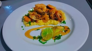 Quarto Duplo, vista para a montanha | Comida e bebidas