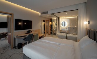 Apartamento Executivo, Vista para a cidade | Cofre no quarto, secretária