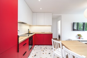 Apartamento, vista para a cidade | Cozinha americana privada