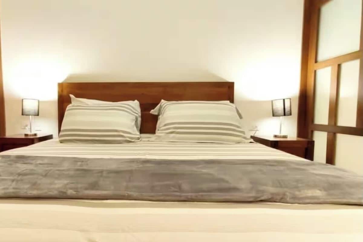 Apartamento Superior | Cofre no quarto, ferro/tábua de engomar, Wi-fi grátis