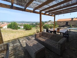 Casa, piscina privativa, vista para o jardim | Refeições ao ar livre