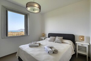 Villa Deluxe, vista para a baía | Lençóis italianos Frette, roupa de alta qualidade 
