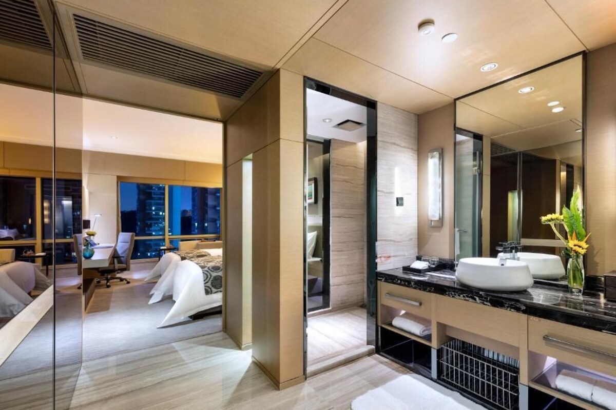Quarto Twin Superior, Vista para a cidade | Cofre no quarto, secretária 