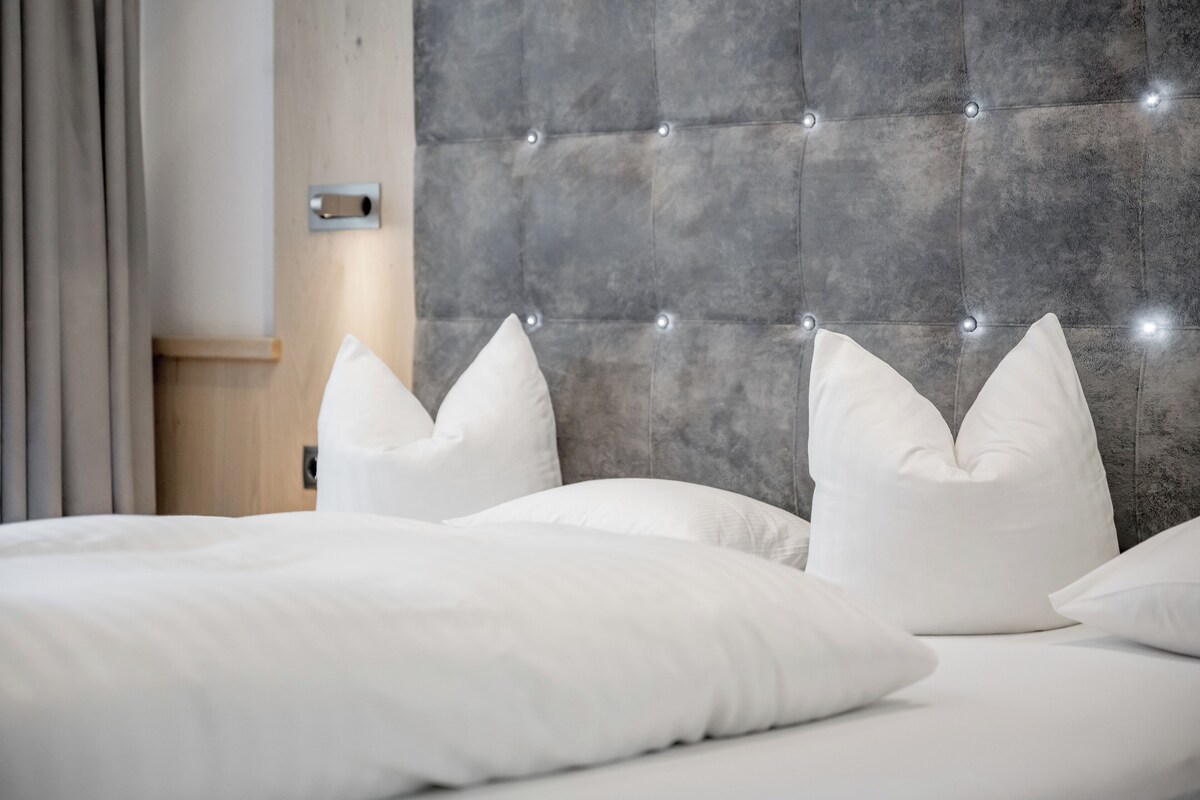 Quarto Individual, varanda | Cofre no quarto, cortinas/cortinados opacos, Wi-fi grátis 