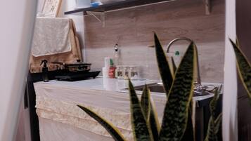 Estúdio superior, vista para a cidade | Cozinha privada | Geladeira