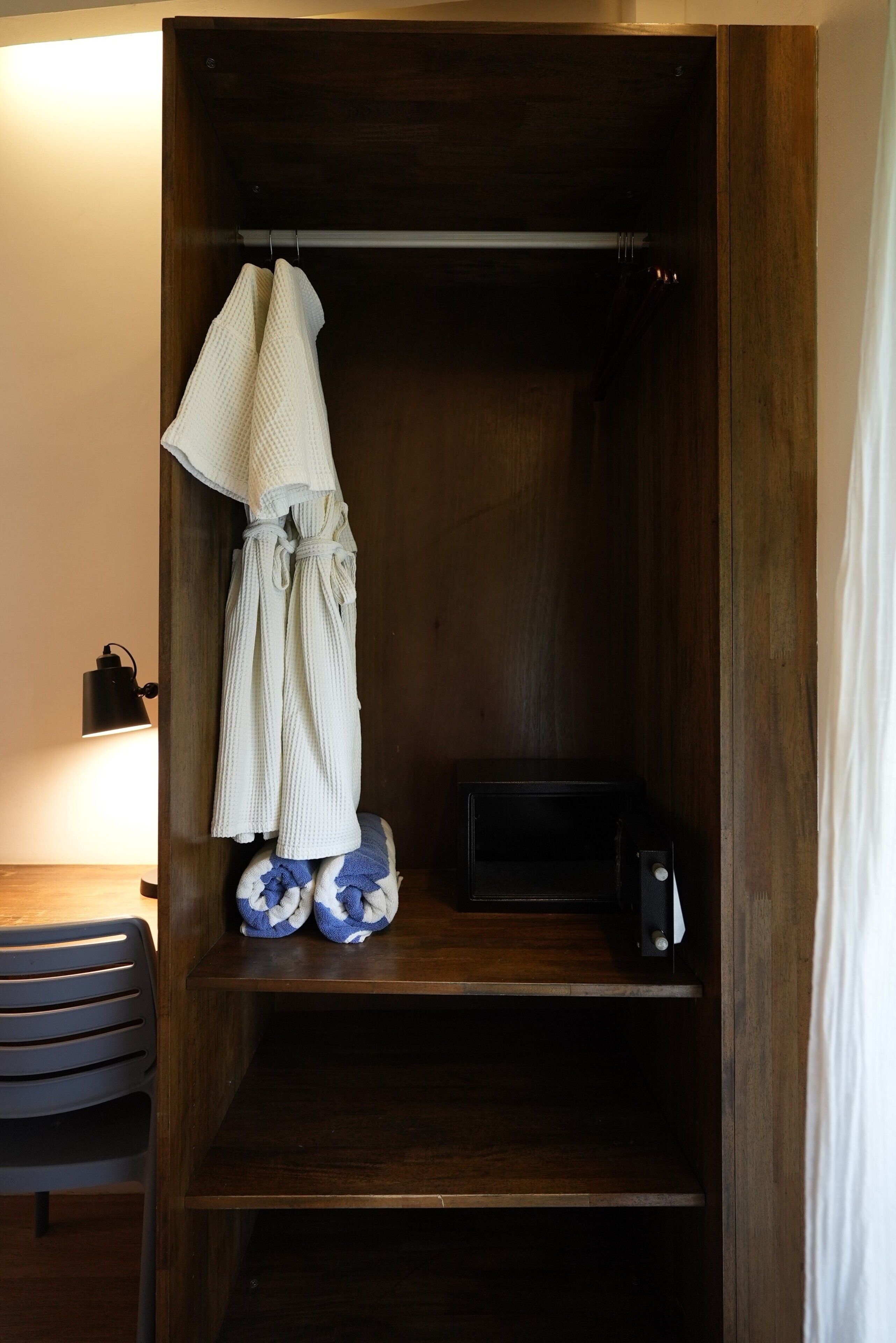Quarto Duplo Deluxe, vista para a piscina | Interior