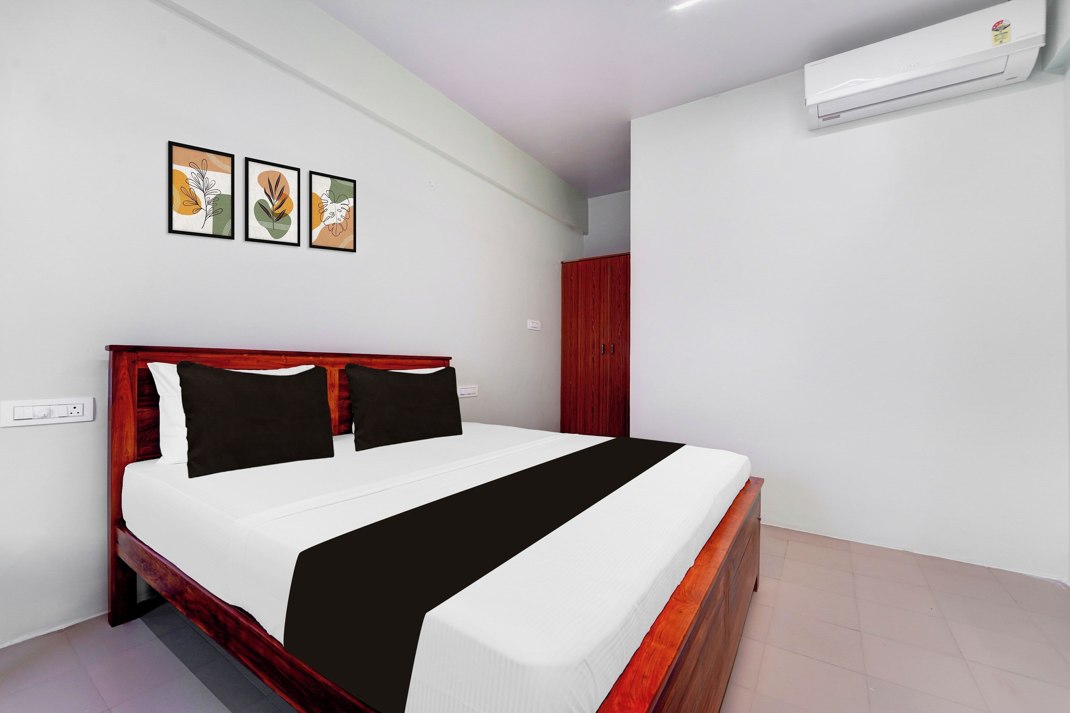 Quarto clássico | Escrivaninha, Wi-Fi de cortesia, roupa de cama