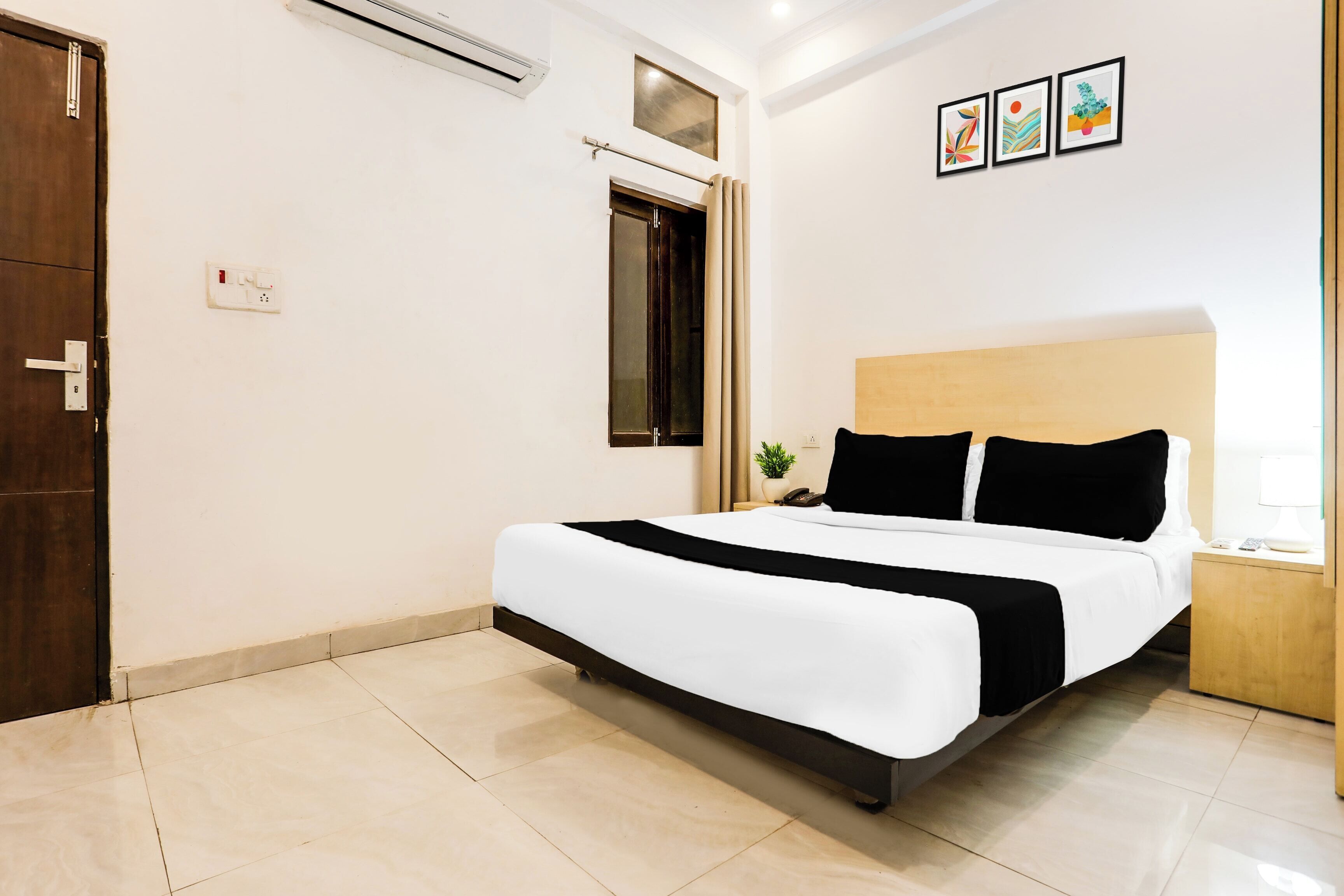Quarto clássico, sacada | Escrivaninha, Wi-Fi de cortesia, roupa de cama
