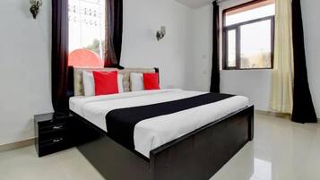 Quarto casal luxo, sacada, vista para a cidade | Wi-Fi de cortesia