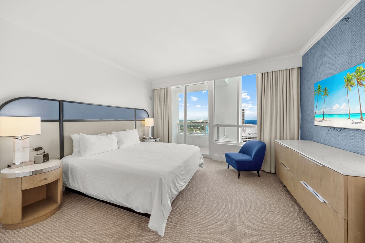 Apartamento superluxo, vista para o mar | Ferros/tábuas de passar roupa, Wi-Fi de cortesia, roupa de cama