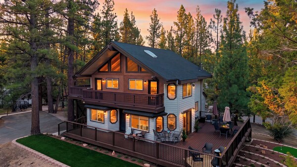 Balboa Big Bear By Avantstay Hot Tub + Game Room + Firepit + Putting Green Near Bear Mountain - Big Bear, CA