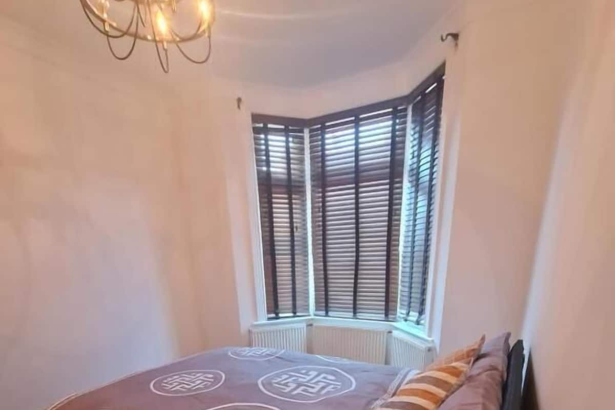 Quarto casal luxo, vista para a cidade | Ferros/tábuas de passar roupa, Wi-Fi de cortesia