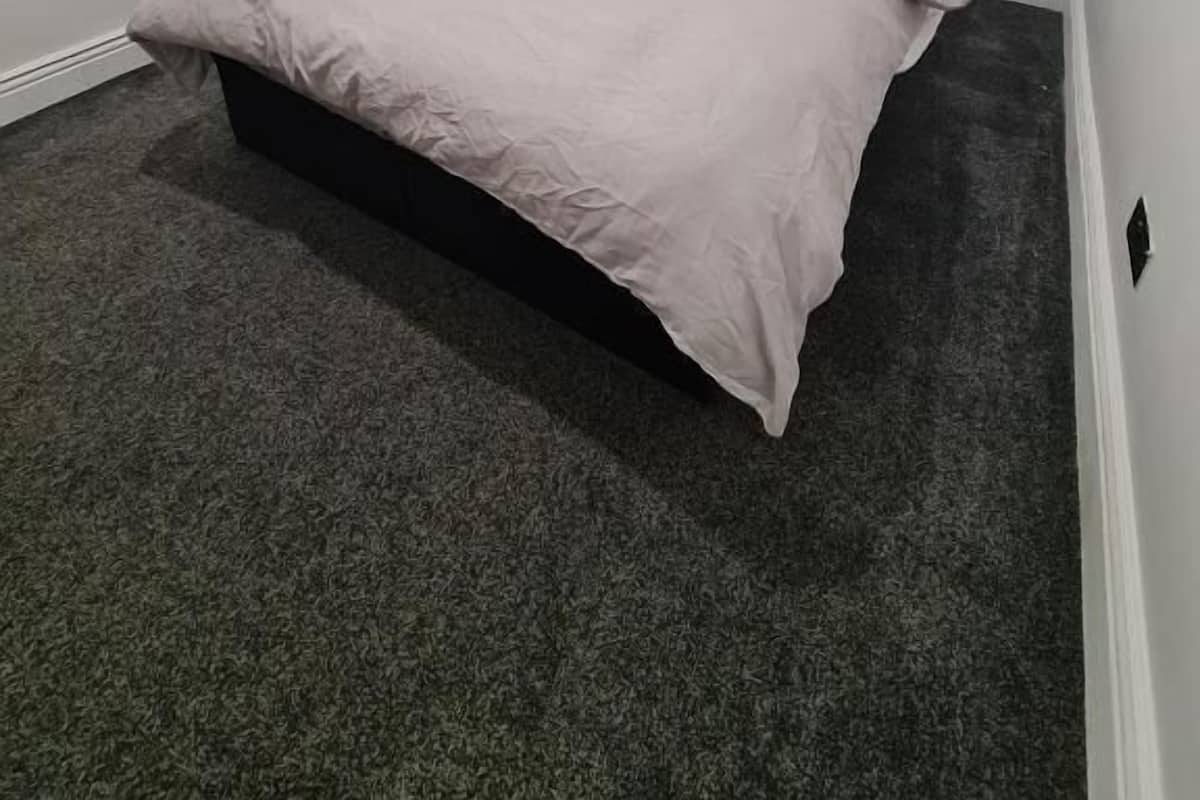 Quarto casal luxo, vista para o jardim | Ferros/tábuas de passar roupa, Wi-Fi de cortesia