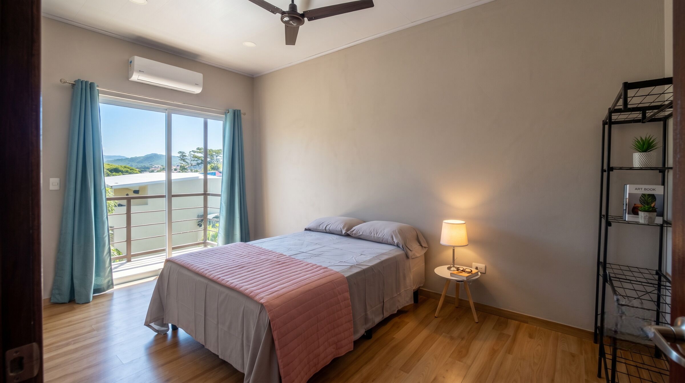 Casa conforto, vista para a montanha | Roupas de cama premium, edredons de pluma, Wi-Fi de cortesia