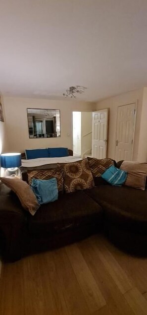 Quarto triplo superior, varanda, vista para o jardim | Parte interna