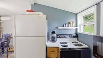 Casa, várias camas (Firehouse Lake Retreat) | Cozinha privada