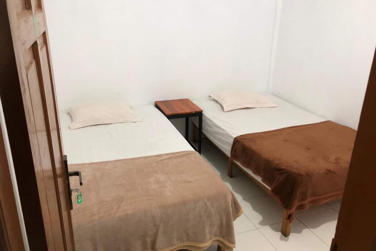 Quarto Twin Standard | Roupa de cama fornecida 