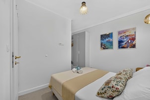 Apartamento (Two Bedroom Apartment with Terrace) | 2 quartos, berços/camas para crianças