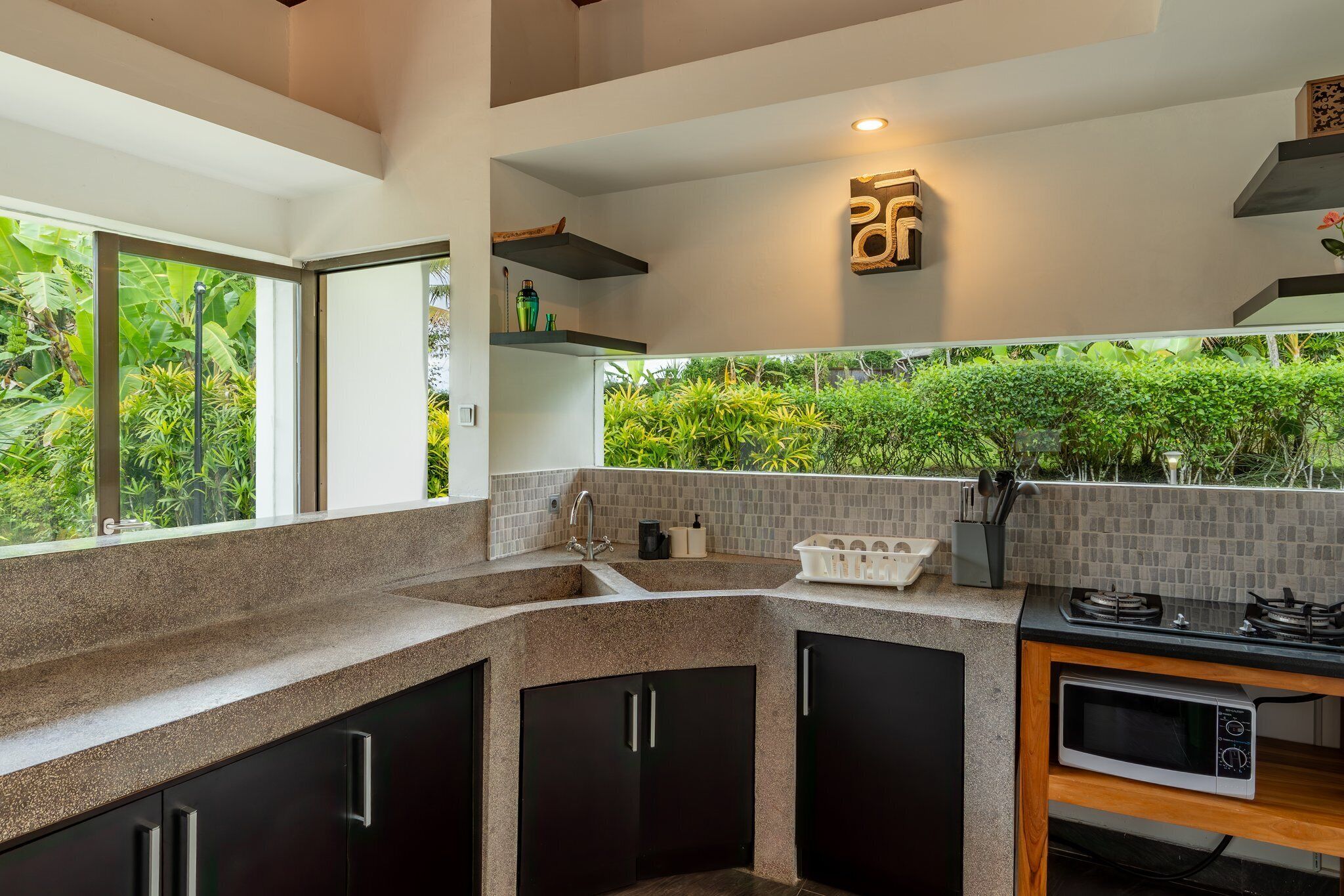 Villa | Cozinha privada | Um frigorífico/congelador grande, um micro-ondas, uma placa de cozinha 