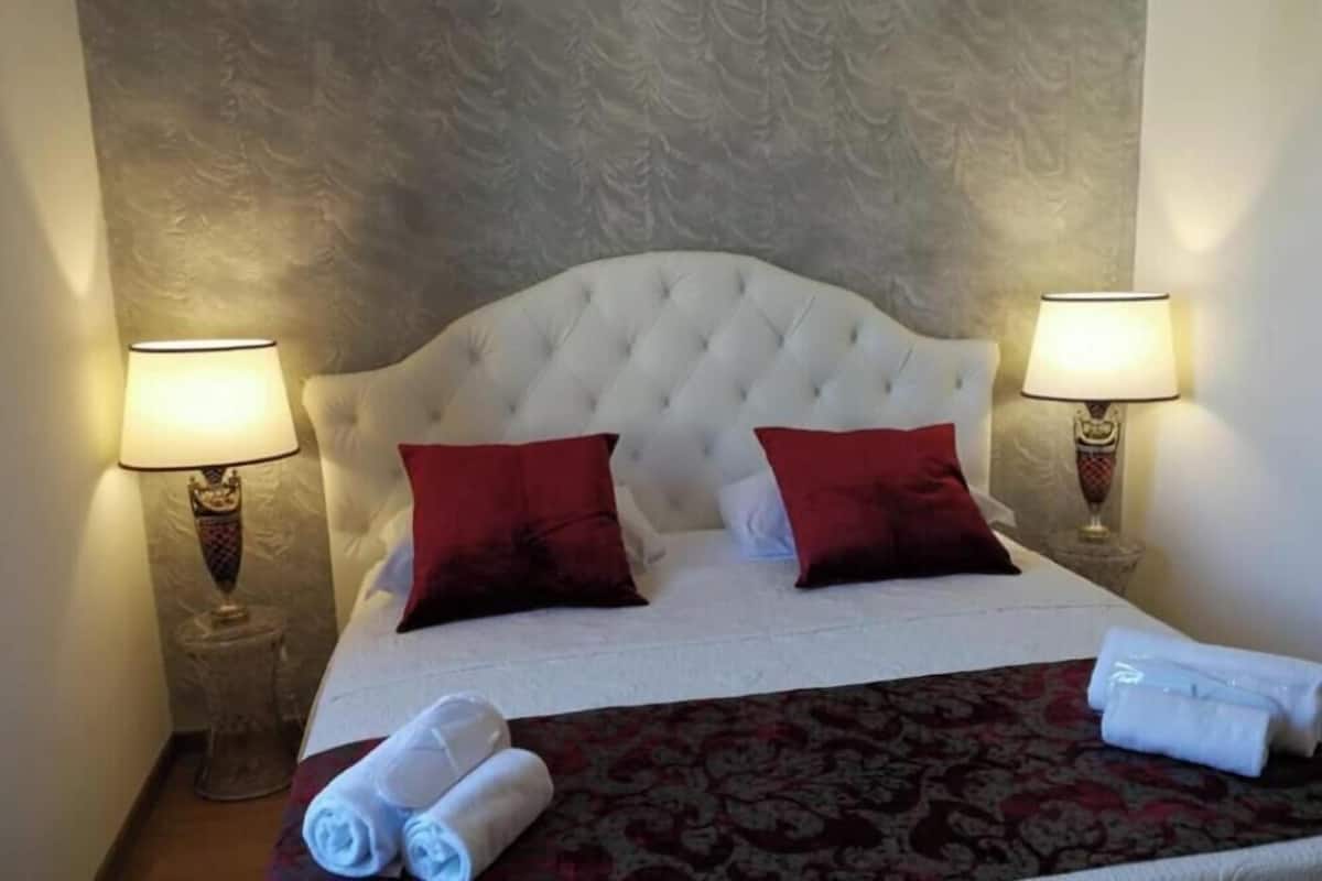 Apartamento luxo, sacada, vista para a cidade | Roupas de cama premium, cofres nos quartos, quartos à prova de som