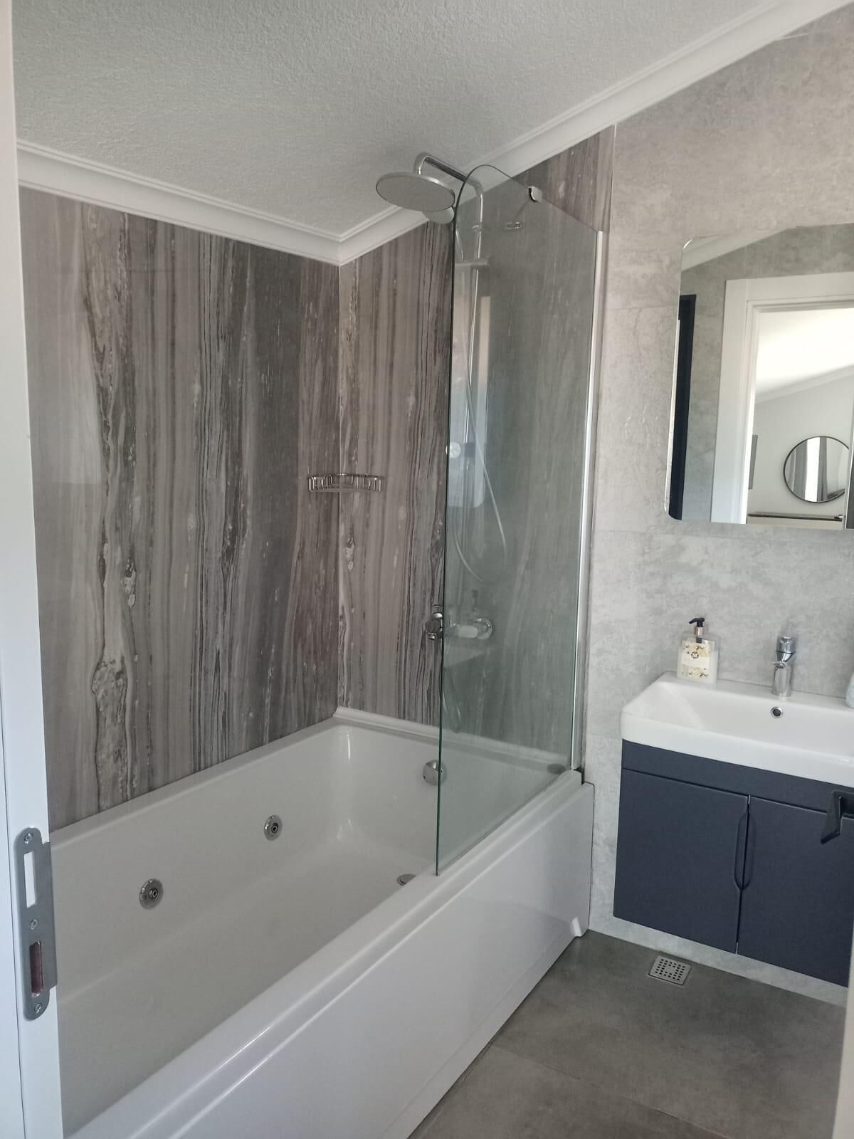 Suite de Luxo, varanda, vista para a piscina | Casa de banho