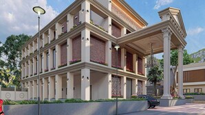 Um hotel com vários andares, um pátio central, varandas com caixas de flores e um design arquitetônico clássico.