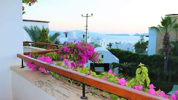 Suite Familiar, pátio, vista para o mar | Vista do alojamento