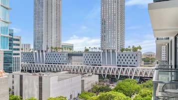 Apartamento Deluxe, varanda, Vista para a cidade | Terrenos do alojamento