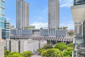 Apartamento Deluxe, varanda, Vista para a cidade | Terrenos do alojamento