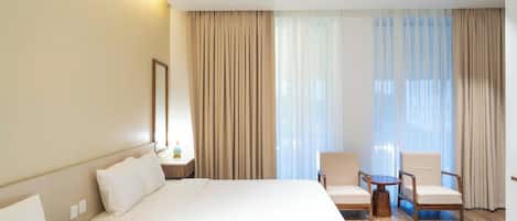 Quarto duplo luxo | Cofres nos quartos, cortinas blackout, quartos à prova de som
