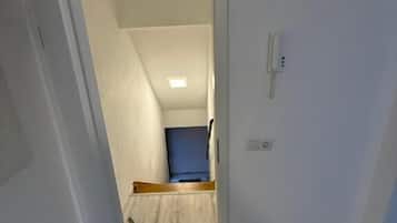 Apartamento, sacada, vista para a cidade | Parte interna