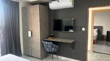 Quarto superluxo, vista para a cidade | Espaço de trabalho para notebook, Wi-Fi de cortesia