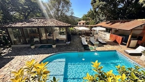 Quarto Quádruplo | Piscina | Piscina exterior 