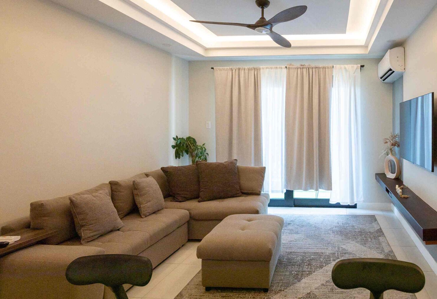 Apartamento, pátio | Sala de estar