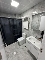 Quarto Individual Económico | Casa de banho