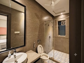 Quarto Clássico com Cama de Casal | Casa de banho