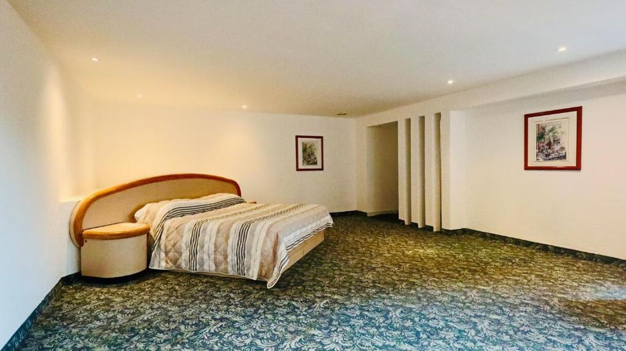 Quarto Duplo Standard, 1 cama king-size, não fumadores | Secretária, secretária adequada para computadores portáteis 