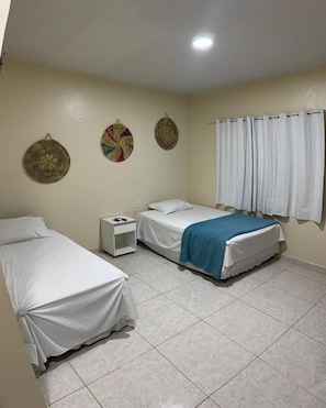 Quarto casal ou duplo clássico, varanda coberta | Wi-Fi de cortesia
