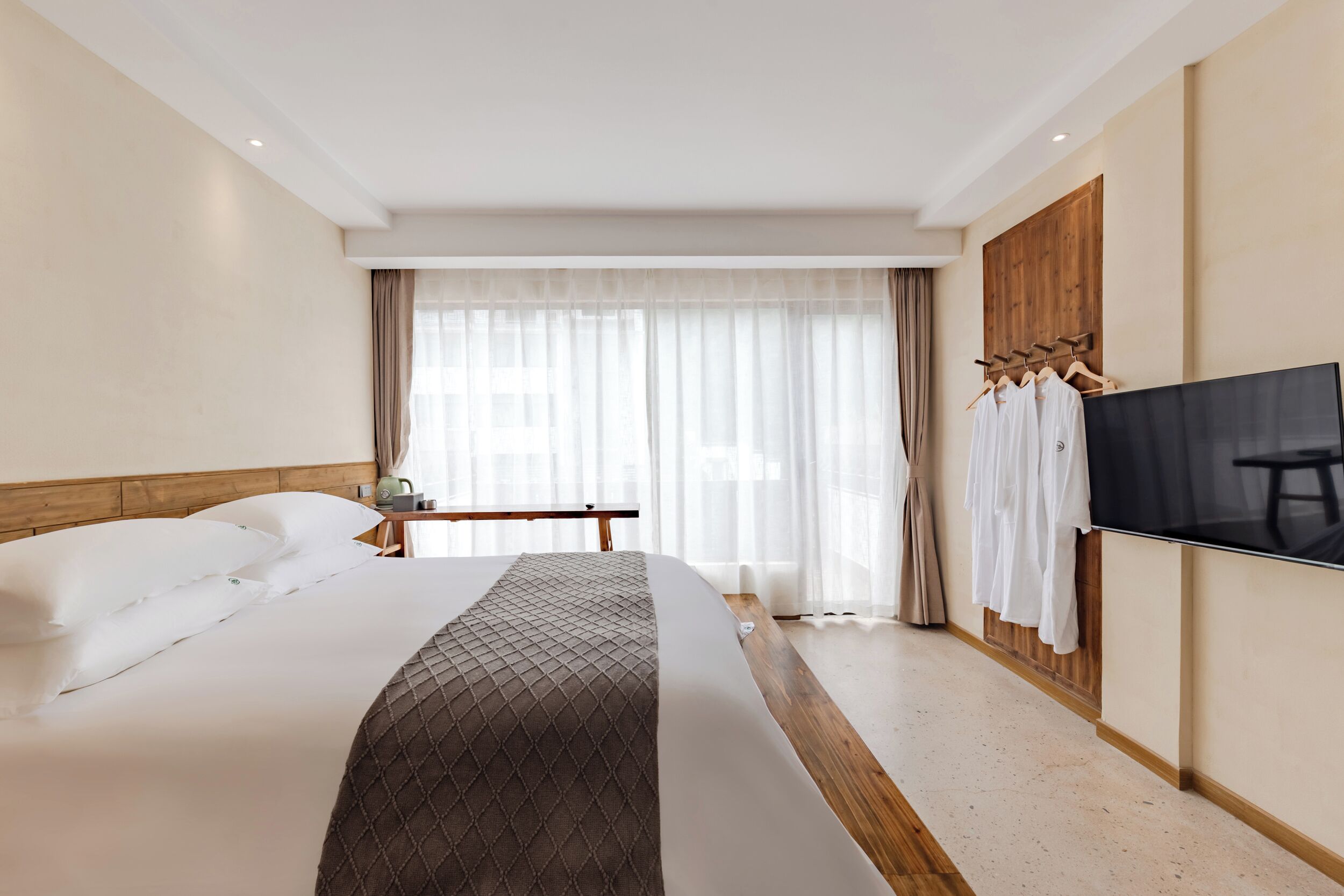 Quarto casal ou duplo conforto, vista para o pátio | Wi-Fi de cortesia