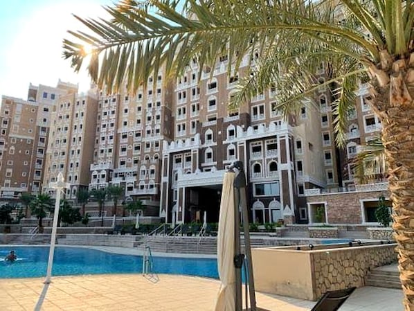 Villa Económica, varanda, Vista para a cidade | Piscina | Piscina exterior sazonal