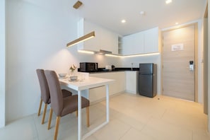 Suíte estúdio luxo, sacada, vista para a montanha | Cozinha privada