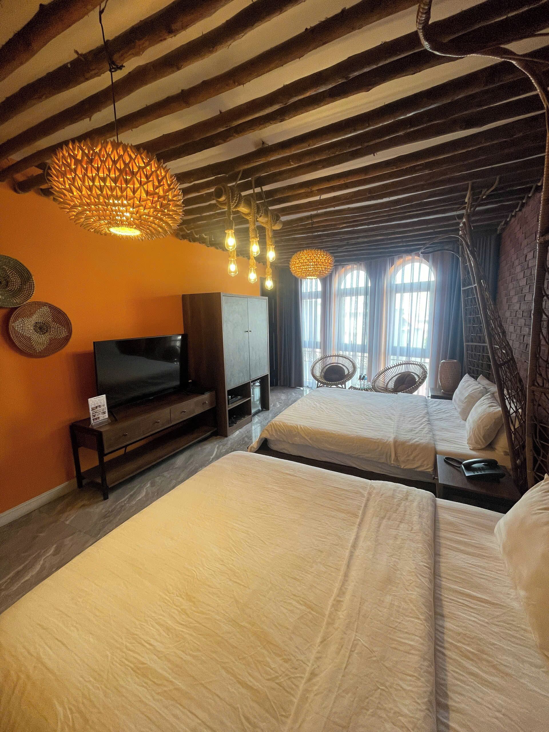 Quarto quádruplo luxo, sacada, vista para a cidade | Wi-Fi de cortesia