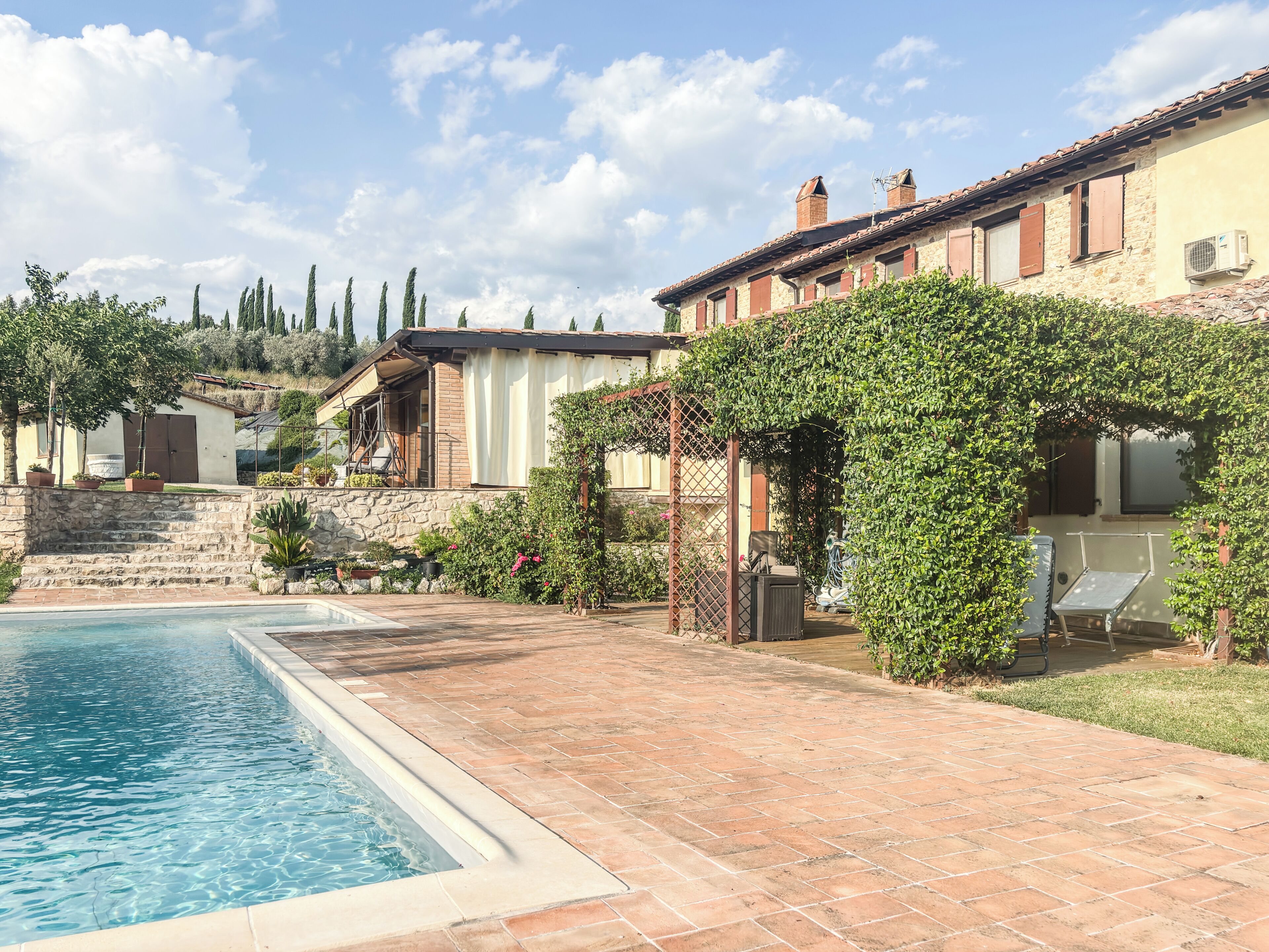 Apartamento, varanda, vista para o jardim | Piscina | Piscina externa sazonal