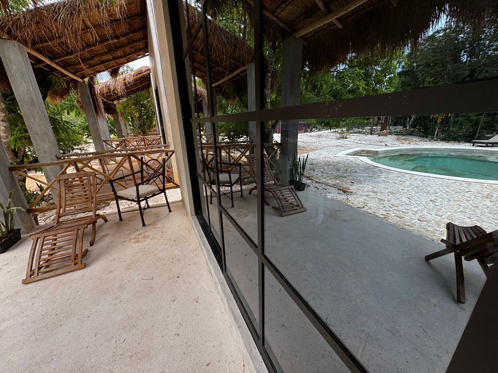 Quarto Deluxe, vista para a piscina | Terraço/pátio interior