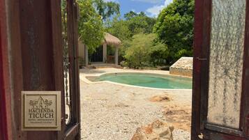2 piscinas exteriores