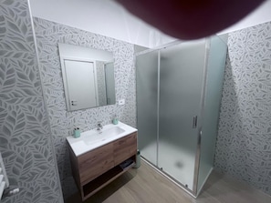 Quarto Duplo Comfort | Casa de banho