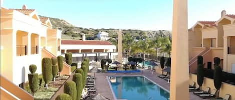 Apartamento, 2 quartos, acessível, sacada | Piscina | Piscina externa