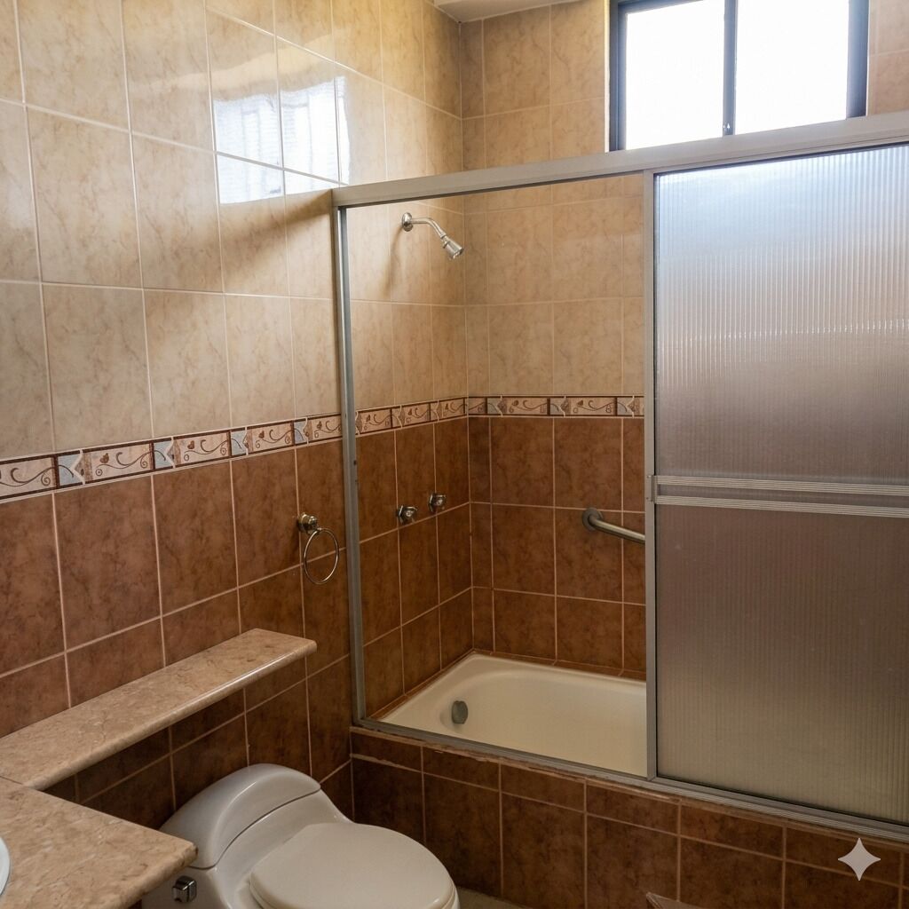 Quarto casal ou duplo luxo, vista para o pátio | Banheiro | Secador de cabelo, piso aquecido, toalhas de banho, sabonete
