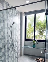 Estúdio Deluxe, varanda, Vista para a cidade | Casa de banho | Um polibã e uma banheira separados, um secador de cabelo 