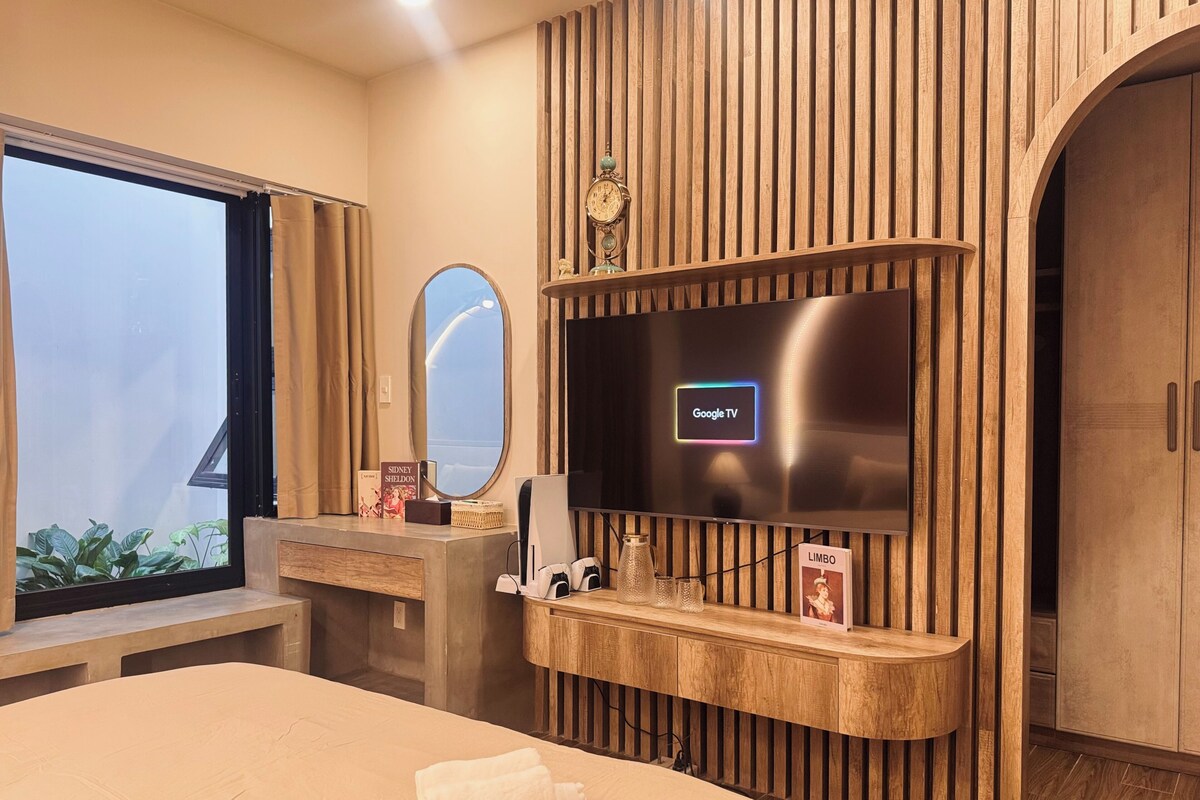 Estúdio Deluxe, banheira de hidromassagem grande | Secretária, Wi-fi grátis, roupa de cama fornecida